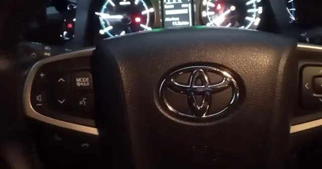 TOYOTA INNOVA 2022 JADE METALLIC - Bilibili