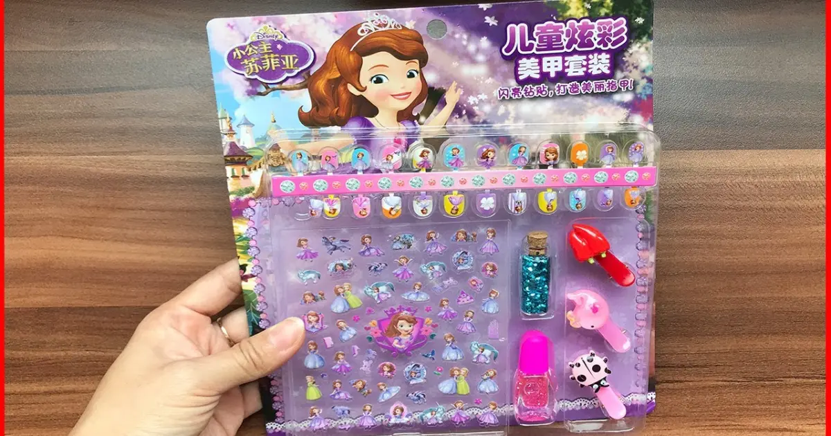 Bộ sơn móng tay kim tuyến, gắn móng tay giả công chúa Sofia - Play painting nails (Chim Xinh ...