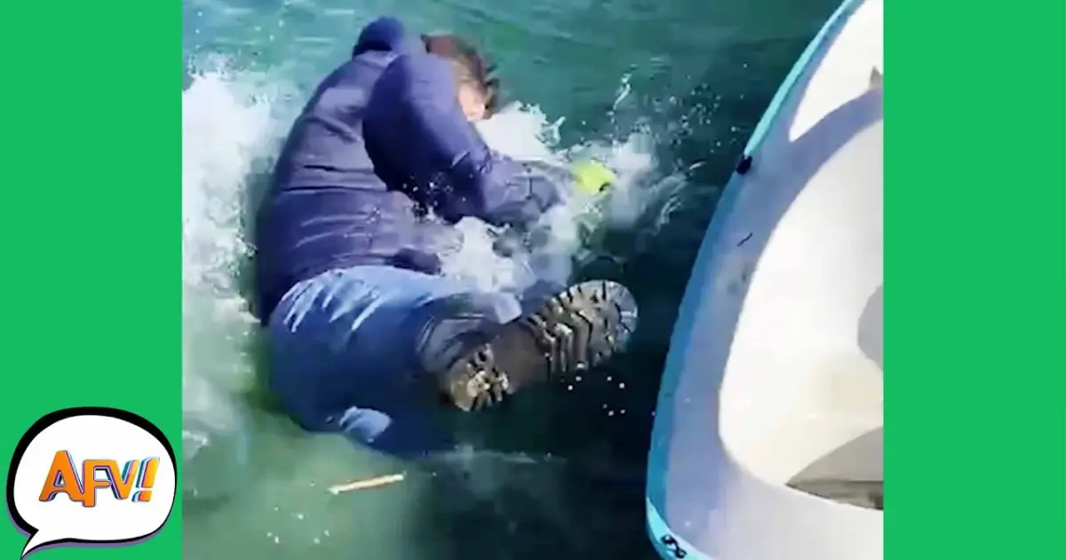 Gone OVERBOARD With the FAIL! 🤣 | Funny Fails | AFV 2021 - Bilibili