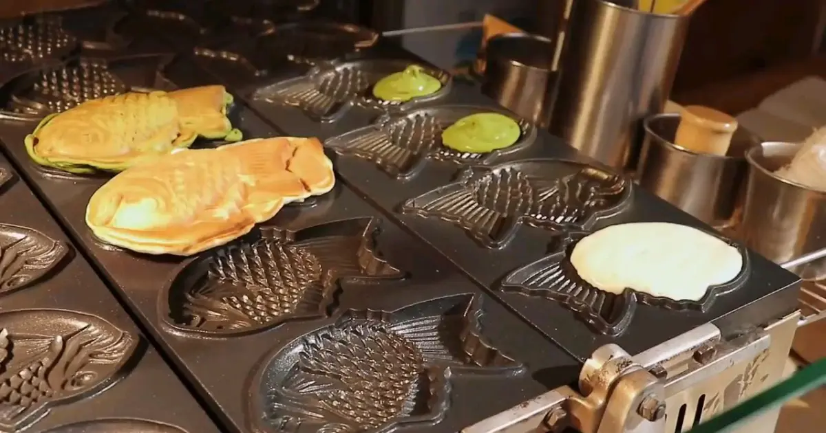 How To Make Taiyaki (Japanese Dessert)- Matcha & Redbean Flavor - Bilibili